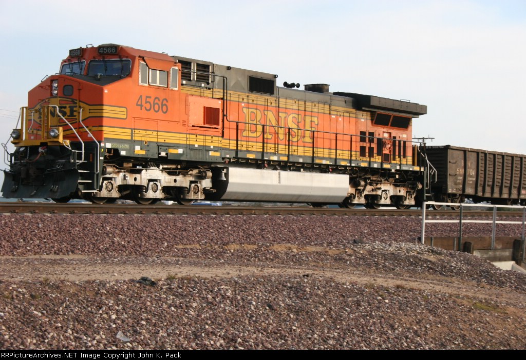 BNSF 4566